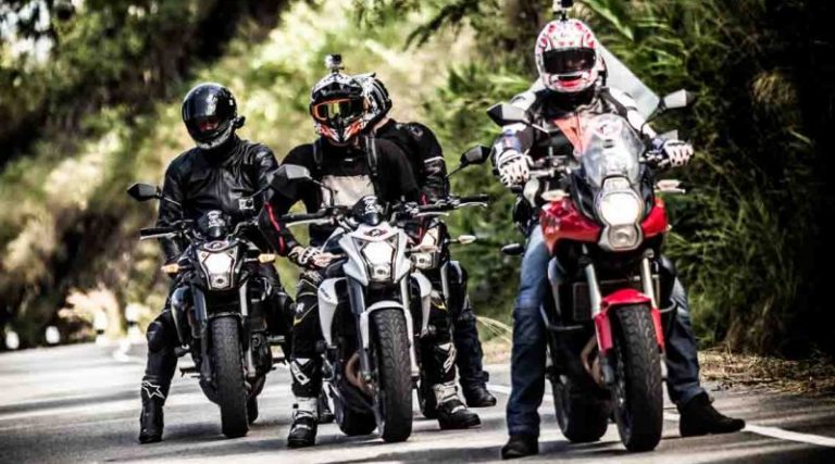 Perlengkapan touring sepeda motor demi performa motor anda - Denotasi.com